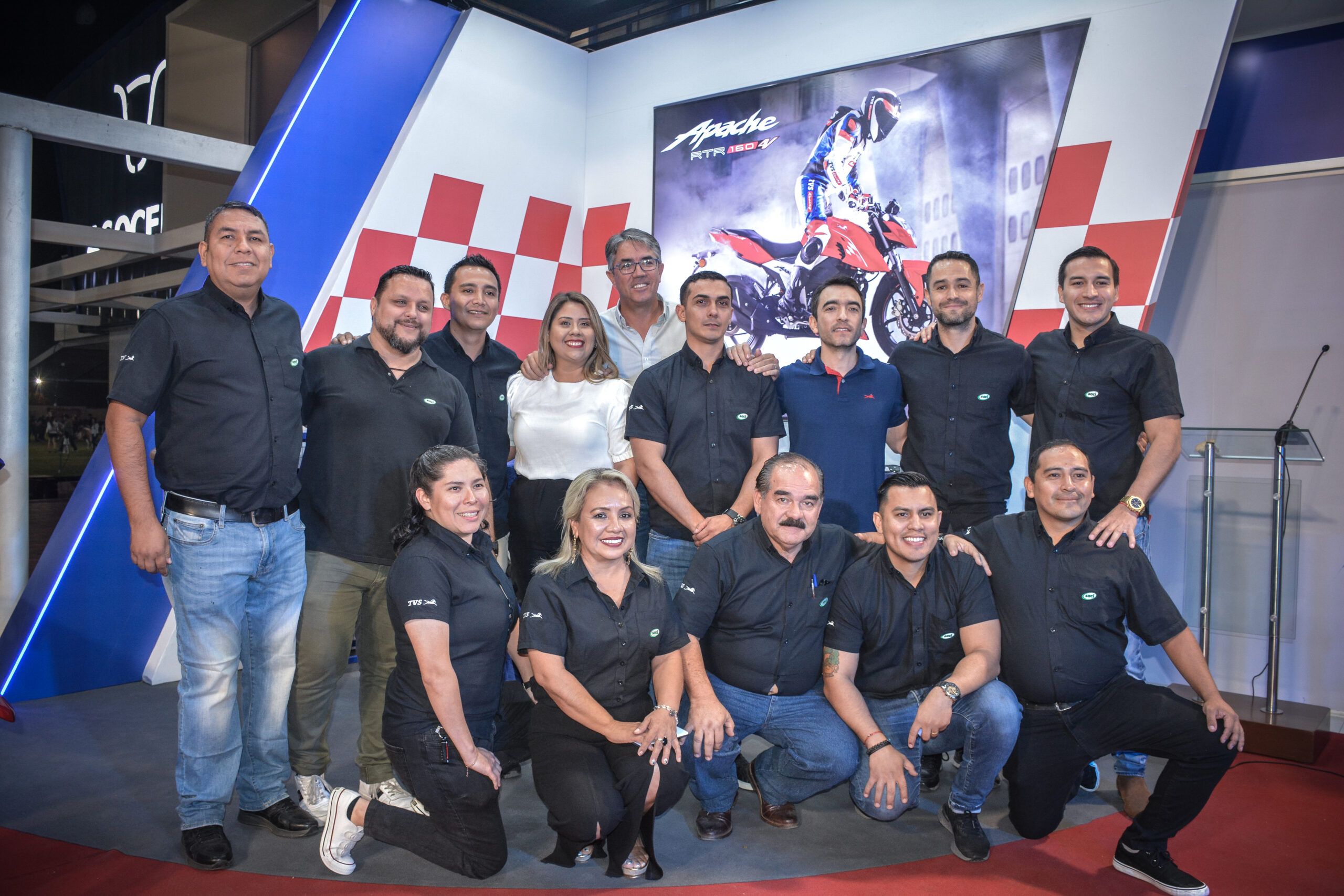 TVS, la marca de motocicletas líder de la India, se exhibe en un stand ...