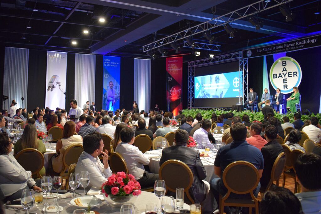 RADIÓLOGOS SE CAPACITARON EN EL STAND ALONE DE BAYER | Magazine Management