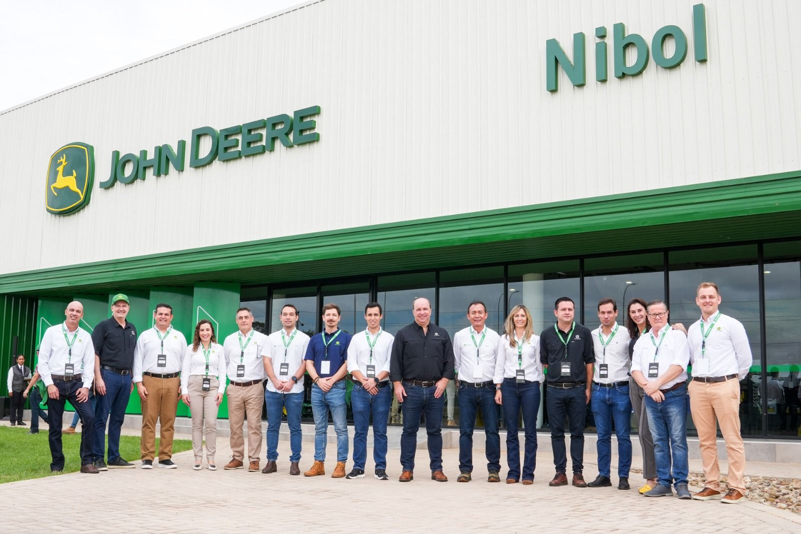 Nibol y John Deere inauguran su nueva casa en Cuatro Cañadas: la ...